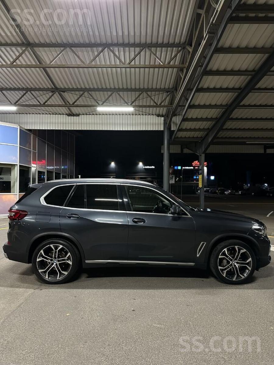 Pelēks BMW X5 2022 Rīga, ar dzinēja tilpumu 3.00 L un nobraukumu 105 tūkst. km par 36950 €, foto 5 vietnē AUTOMOTO.COM.LV