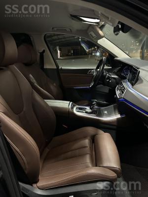 Pelēks BMW X5 2022 Rīga, ar dzinēja tilpumu 3.00 L un nobraukumu 105 tūkst. km par 36950 €, foto 22 vietnē AUTOMOTO.COM.LV