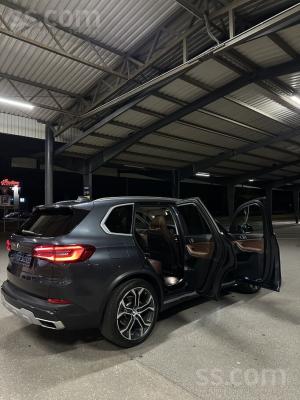 Pelēks BMW X5 2022 Rīga, ar dzinēja tilpumu 3.00 L un nobraukumu 105 tūkst. km par 36950 €, foto 24 vietnē AUTOMOTO.COM.LV