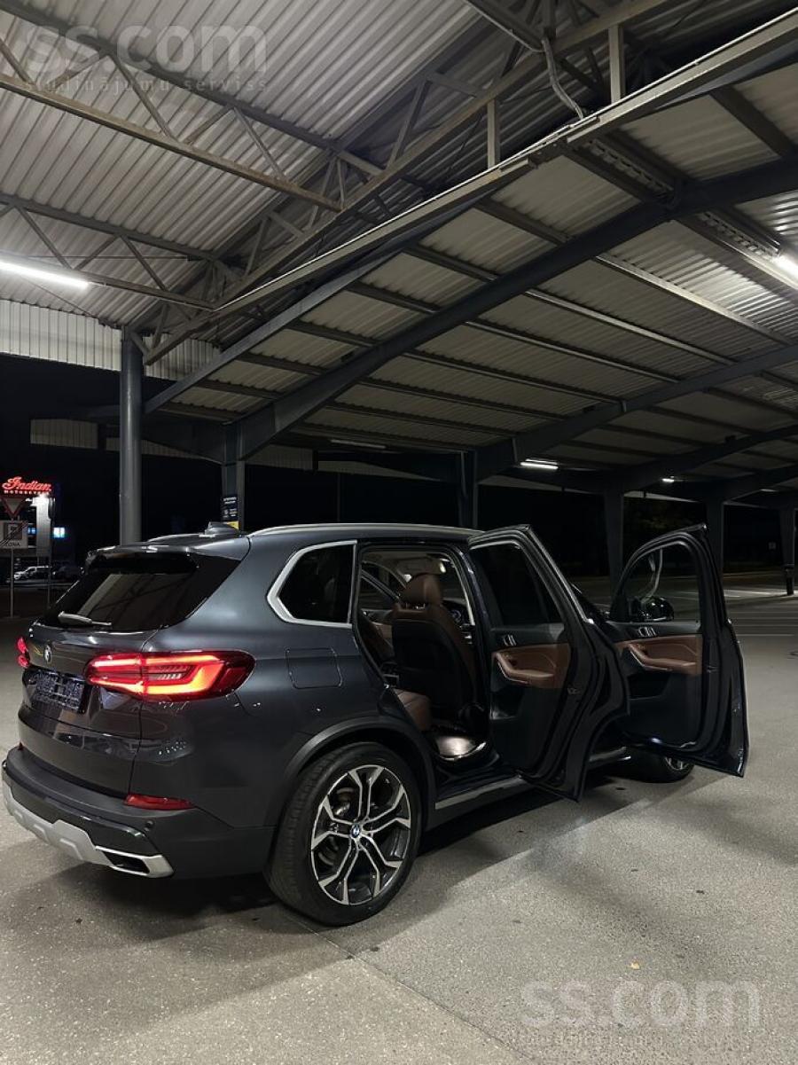 Pelēks BMW X5 2022 Rīga, ar dzinēja tilpumu 3.00 L un nobraukumu 105 tūkst. km par 36950 €, foto 24 vietnē AUTOMOTO.COM.LV