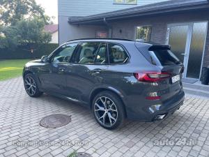 Pelēks BMW X5 2022 Rīga, ar dzinēja tilpumu 3.00 L un nobraukumu 52 tūkst. km par 55000 €, foto 3 vietnē AUTOMOTO.COM.LV
