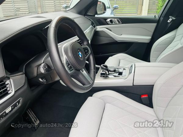 Pelēks BMW X5 2022 Rīga, ar dzinēja tilpumu 3.00 L un nobraukumu 52 tūkst. km par 55000 €, foto 3 vietnē AUTOMOTO.COM.LV