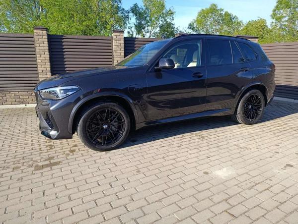 Grey BMW X5 2022 in Vilnius, with an engine capacity of 0.00 L and mileage of 8 thousand km for 53500 €, photo 4 on AUTOMOTO.COM.LV