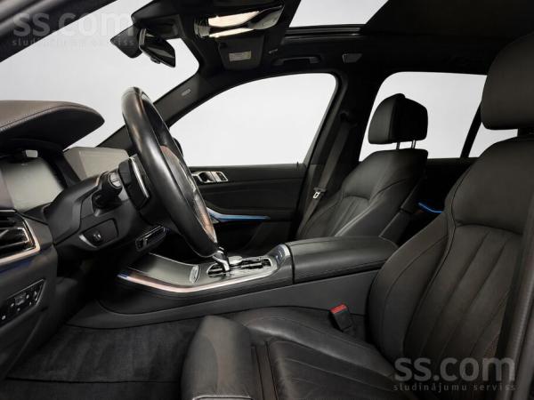Grey BMW X5 2022 in Riga, with an engine capacity of 3.00 L and mileage of 96 thousand km for 56900 €, photo 6 on AUTOMOTO.COM.LV