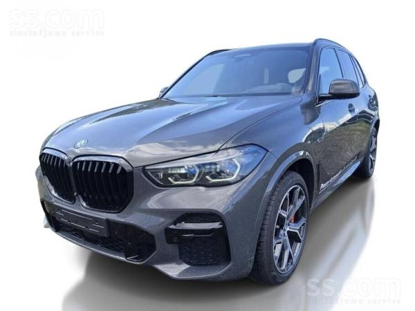 Pelēks BMW X5 2022 Rīga, ar dzinēja tilpumu 3.00 L un nobraukumu 134 tūkst. km par 51990 €, foto  vietnē AUTOMOTO.COM.LV