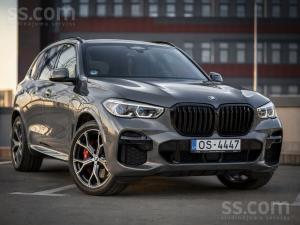 Grey BMW X5 2022 in Riga, with an engine capacity of 3.00 L and mileage of 134 thousand km for 50990 €, photo  on AUTOMOTO.COM.LV