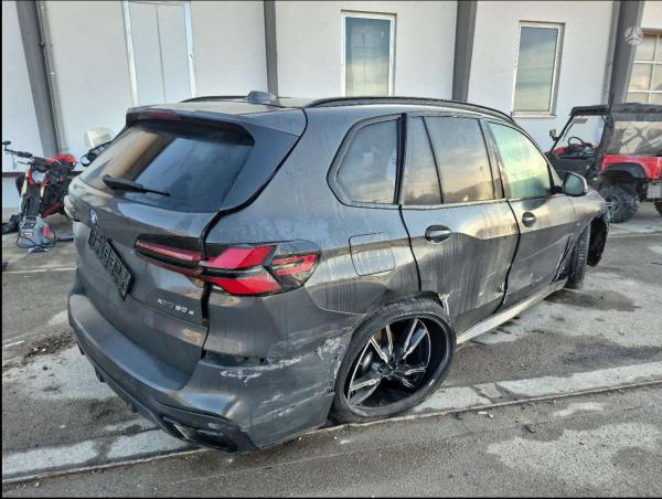 Grey BMW X5 2023 in Klaipeda, with an engine capacity of 3.00 L and mileage of 61 thousand km for 37750 €, photo 4 on AUTOMOTO.COM.LV