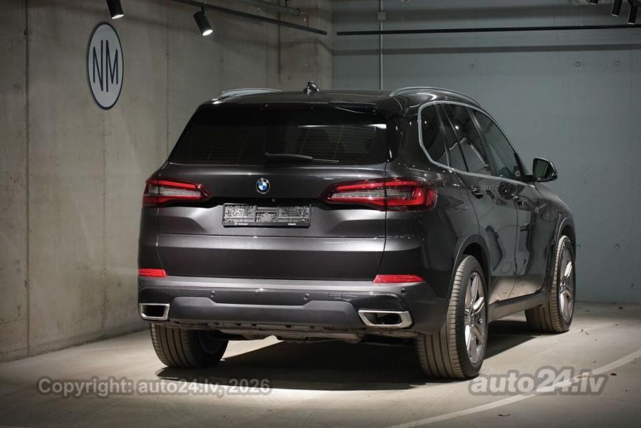 Pelēks BMW X5 2023 Tallina, ar dzinēja tilpumu 3.00 L un nobraukumu 94 tūkst. km par 49990 €, foto 4 vietnē AUTOMOTO.COM.LV