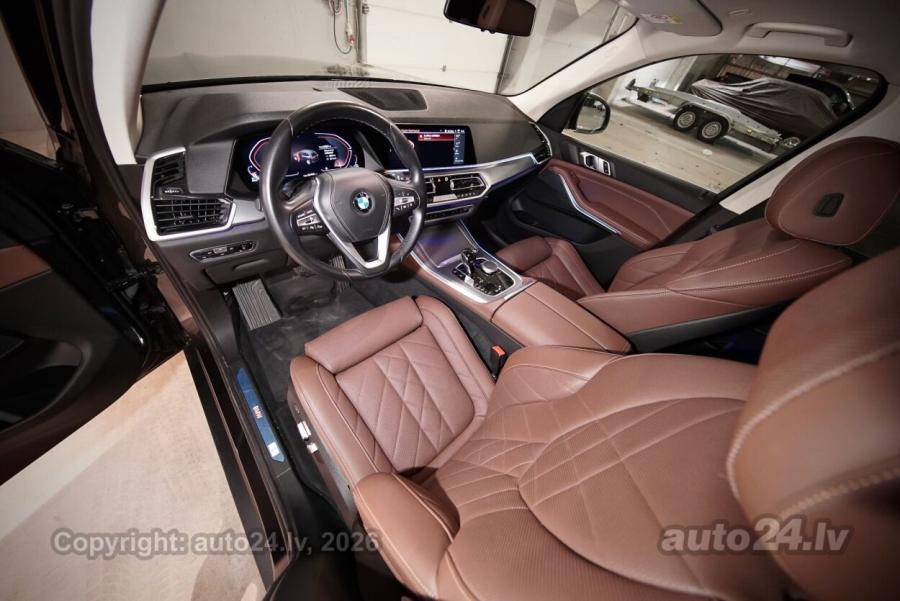 Pelēks BMW X5 2023 Tallina, ar dzinēja tilpumu 3.00 L un nobraukumu 94 tūkst. km par 49990 €, foto 14 vietnē AUTOMOTO.COM.LV
