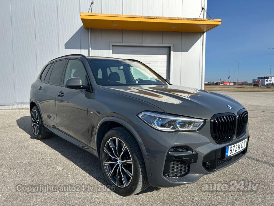 Grey BMW X5 2023 in Tartu, with an engine capacity of 3.00 L and mileage of 106 thousand km for 55000 €, photo 2 on AUTOMOTO.COM.LV