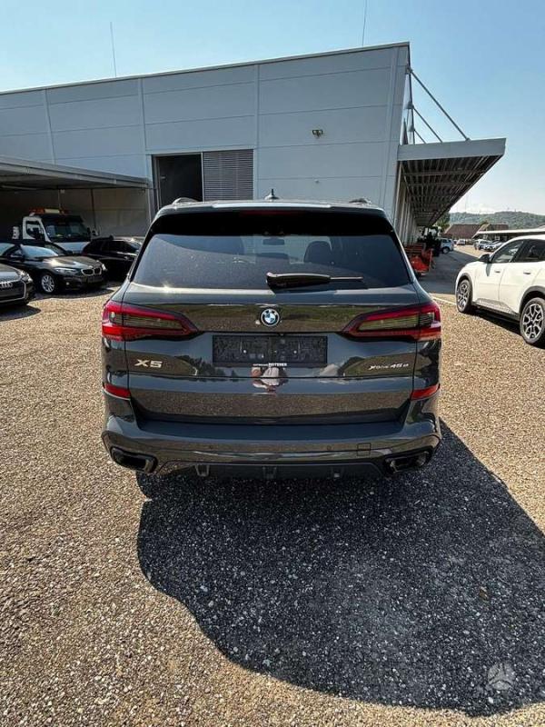 Grey BMW X5 2023 in Marijampole, with an engine capacity of 3.00 L and mileage of 186 thousand km for 48950 €, photo 4 on AUTOMOTO.COM.LV