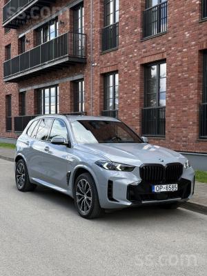 Pelēks BMW X5 2023 Rīga, ar dzinēja tilpumu 3.00 L un nobraukumu 64 tūkst. km par 69000 €, foto  vietnē AUTOMOTO.COM.LV
