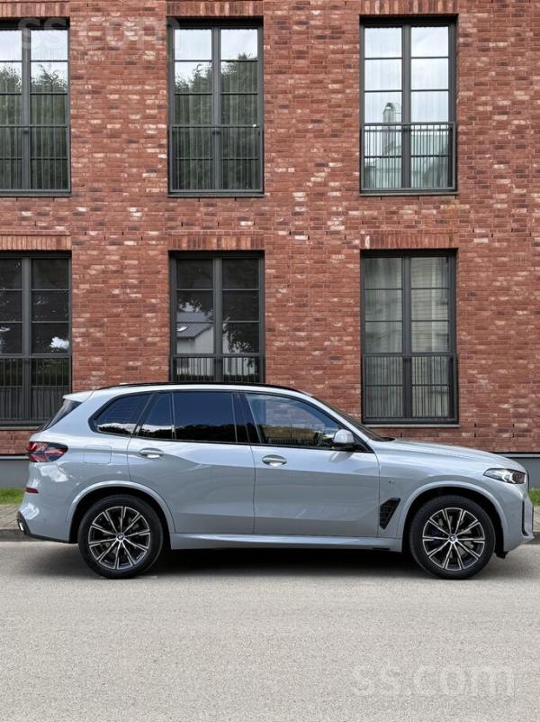 Grey BMW X5 2023 in Riga, with an engine capacity of 3.00 L and mileage of 64 thousand km for 69000 €, photo 2 on AUTOMOTO.COM.LV