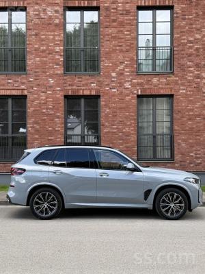 Pelēks BMW X5 2023 Rīga, ar dzinēja tilpumu 3.00 L un nobraukumu 64 tūkst. km par 69000 €, foto 3 vietnē AUTOMOTO.COM.LV