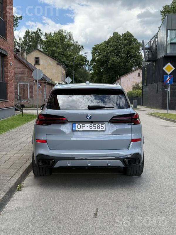 Grey BMW X5 2023 in Riga, with an engine capacity of 3.00 L and mileage of 64 thousand km for 69000 €, photo 4 on AUTOMOTO.COM.LV