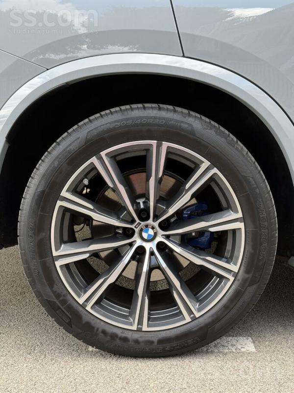 Grey BMW X5 2023 in Riga, with an engine capacity of 3.00 L and mileage of 64 thousand km for 69000 €, photo 10 on AUTOMOTO.COM.LV
