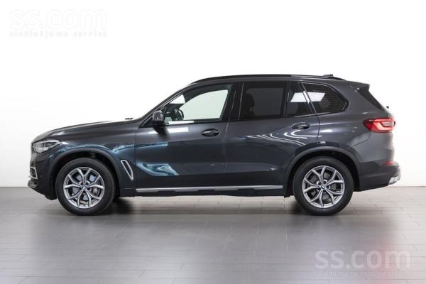 Pelēks BMW X5 2023 Rīga, ar dzinēja tilpumu 3.00 L un nobraukumu 110 tūkst. km par 42500 €, foto 2 vietnē AUTOMOTO.COM.LV