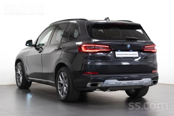 Pelēks BMW X5 2023 Rīga, ar dzinēja tilpumu 3.00 L un nobraukumu 110 tūkst. km par 42500 €, foto 3 vietnē AUTOMOTO.COM.LV