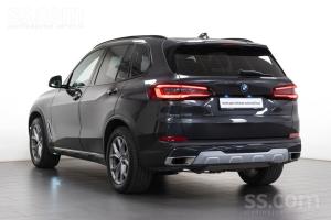Pelēks BMW X5 2023 Rīga, ar dzinēja tilpumu 3.00 L un nobraukumu 110 tūkst. km par 42500 €, foto 4 vietnē AUTOMOTO.COM.LV