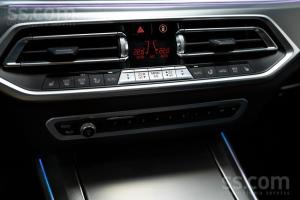 Pelēks BMW X5 2023 Rīga, ar dzinēja tilpumu 3.00 L un nobraukumu 110 tūkst. km par 42500 €, foto 29 vietnē AUTOMOTO.COM.LV