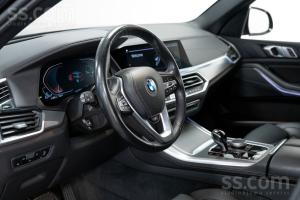 Pelēks BMW X5 2023 Rīga, ar dzinēja tilpumu 3.00 L un nobraukumu 110 tūkst. km par 42500 €, foto 33 vietnē AUTOMOTO.COM.LV