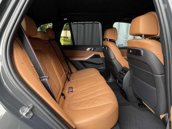 Grey BMW X5 2023 in Vilnius, with an engine capacity of 3.00 L and mileage of 58 thousand km for 67300 €, photo 6 on AUTOMOTO.COM.LV
