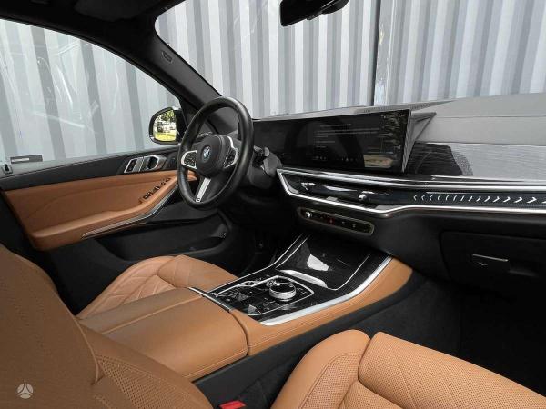 Grey BMW X5 2023 in Vilnius, with an engine capacity of 3.00 L and mileage of 58 thousand km for 67300 €, photo 10 on AUTOMOTO.COM.LV