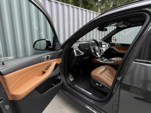Серый БМВ Х5 2023 в Вильнюс, объемом двигателя 3.00 л и пробегом 58 тыс. км за 67300 €, фото 12 на AUTOMOTO.COM.LV