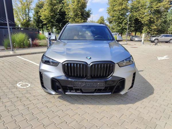 Grey BMW X5 2023 in Kaunas, with an engine capacity of 2.99 L and mileage of 82 thousand km for 64800 €, photo 2 on AUTOMOTO.COM.LV