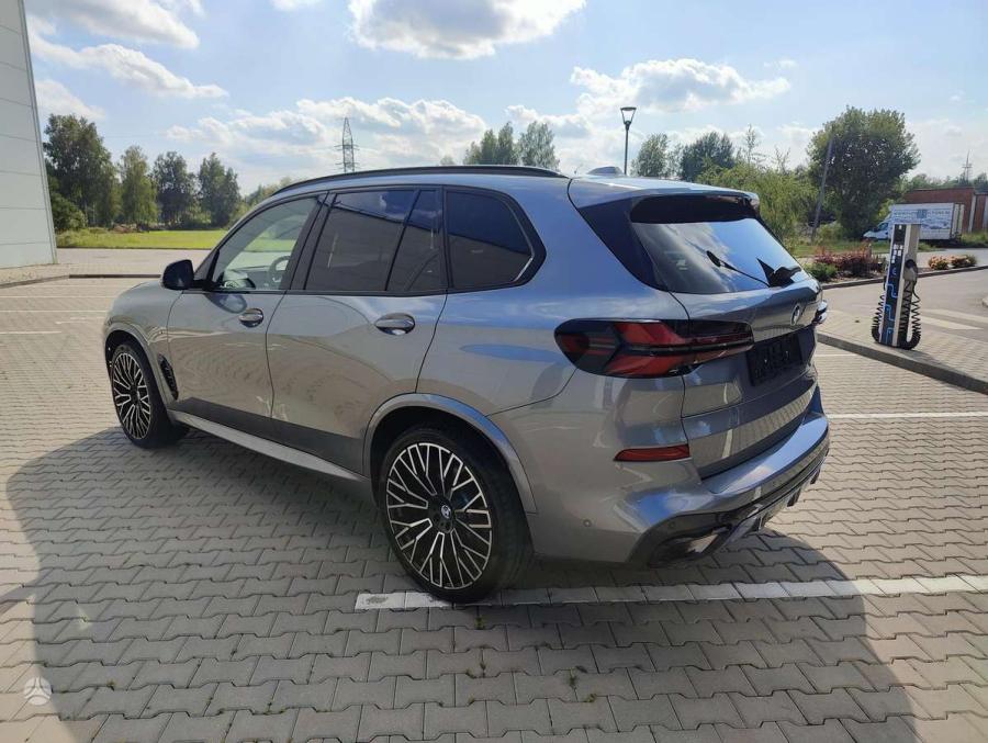 Grey BMW X5 2023 in Kaunas, with an engine capacity of 2.99 L and mileage of 82 thousand km for 64800 €, photo 7 on AUTOMOTO.COM.LV