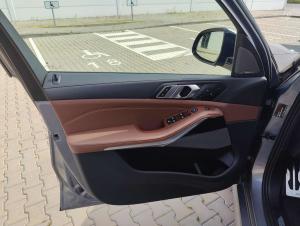 Grey BMW X5 2023 in Kaunas, with an engine capacity of 2.99 L and mileage of 82 thousand km for 64800 €, photo 19 on AUTOMOTO.COM.LV