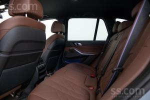 Grey BMW X5 2023 in Riga, with an engine capacity of 3.00 L and mileage of 65 thousand km for 65500 €, photo 33 on AUTOMOTO.COM.LV