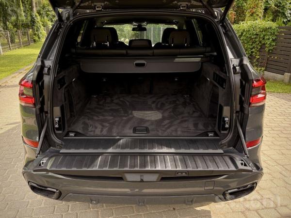 Grey BMW X5 2023 in Riga, with an engine capacity of 4.40 L and mileage of 220 thousand km for 42500 €, photo 6 on AUTOMOTO.COM.LV