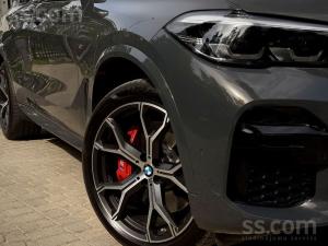 Grey BMW X5 2023 in Riga, with an engine capacity of 4.40 L and mileage of 220 thousand km for 42500 €, photo 3 on AUTOMOTO.COM.LV