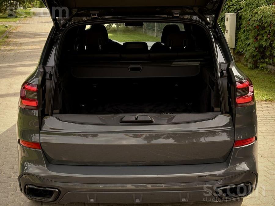 Grey BMW X5 2023 in Riga, with an engine capacity of 4.40 L and mileage of 220 thousand km for 42500 €, photo 6 on AUTOMOTO.COM.LV