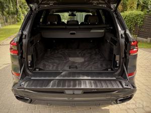 Grey BMW X5 2023 in Riga, with an engine capacity of 4.40 L and mileage of 220 thousand km for 42500 €, photo 7 on AUTOMOTO.COM.LV