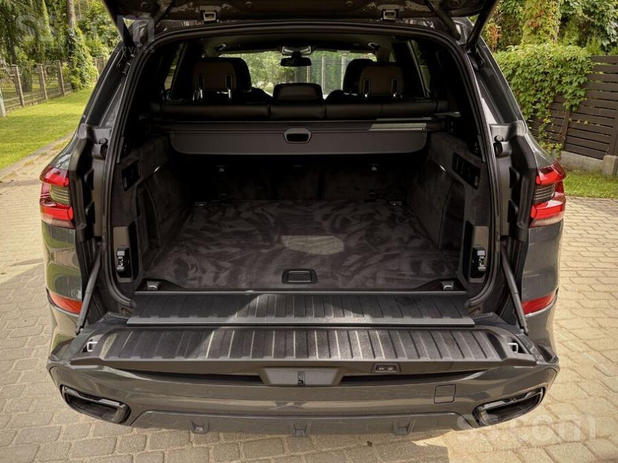 Grey BMW X5 2023 in Riga, with an engine capacity of 4.40 L and mileage of 220 thousand km for 42500 €, photo 7 on AUTOMOTO.COM.LV