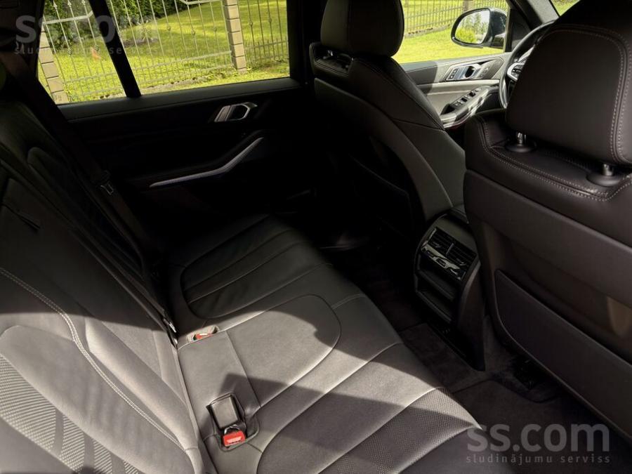 Grey BMW X5 2023 in Riga, with an engine capacity of 4.40 L and mileage of 220 thousand km for 42500 €, photo 8 on AUTOMOTO.COM.LV