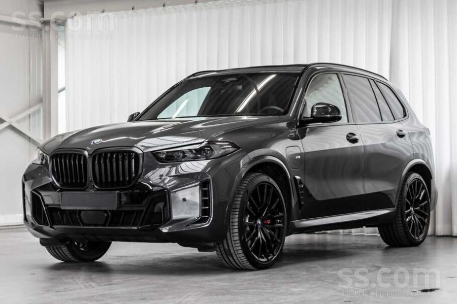 Pelēks BMW X5 2023 Tukums, ar dzinēja tilpumu 3.00 L un nobraukumu 32 tūkst. km par 79990 €, foto 3 vietnē AUTOMOTO.COM.LV