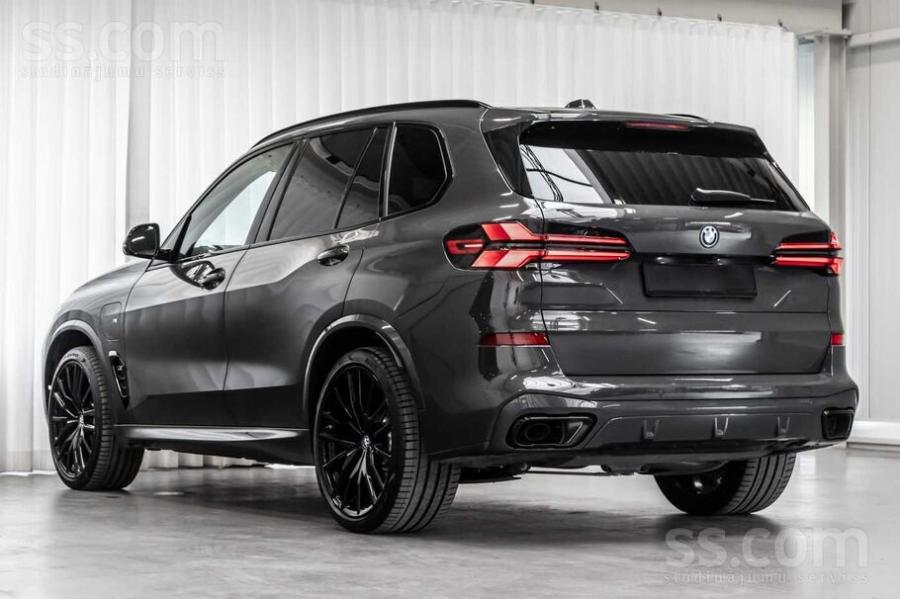 Pelēks BMW X5 2023 Tukums, ar dzinēja tilpumu 3.00 L un nobraukumu 32 tūkst. km par 79990 €, foto 5 vietnē AUTOMOTO.COM.LV