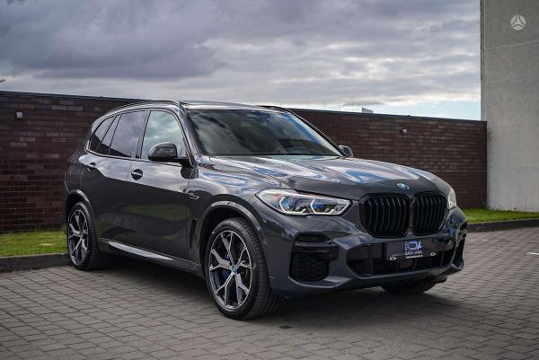 BMW X5 2023 in Kaunas on AUTOMOTO.COM.LV Grey BMW X5 2023 in Kaunas, with an engine capacity of 3.00 L and mileage of 191 thousand km for 47950 €, photo 1 on AUTOMOTO.COM.LV