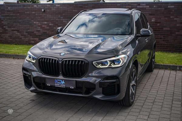 BMW X5 2023 in Kaunas on AUTOMOTO.COM.LV Grey BMW X5 2023 in Kaunas, with an engine capacity of 3.00 L and mileage of 191 thousand km for 47950 €, photo 5 on AUTOMOTO.COM.LV