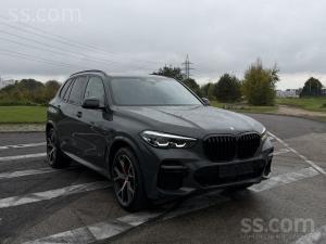Grey BMW X5 2023 in Riga, with an engine capacity of 4.40 L and mileage of 220 thousand km for 36000 €, photo 1 on AUTOMOTO.COM.LV