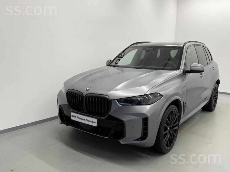 Grey BMW X5 2024 in Riga, with an engine capacity of 3.00 L and mileage of 86 thousand km for 87700 €, photo 1 on AUTOMOTO.COM.LV