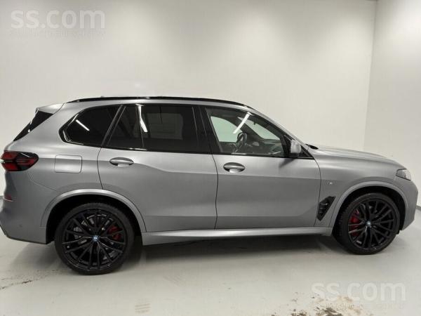 Grey BMW X5 2024 in Riga, with an engine capacity of 3.00 L and mileage of 86 thousand km for 87700 €, photo 3 on AUTOMOTO.COM.LV