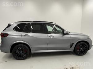 Grey BMW X5 2024 in Riga, with an engine capacity of 3.00 L and mileage of 86 thousand km for 87700 €, photo 3 on AUTOMOTO.COM.LV