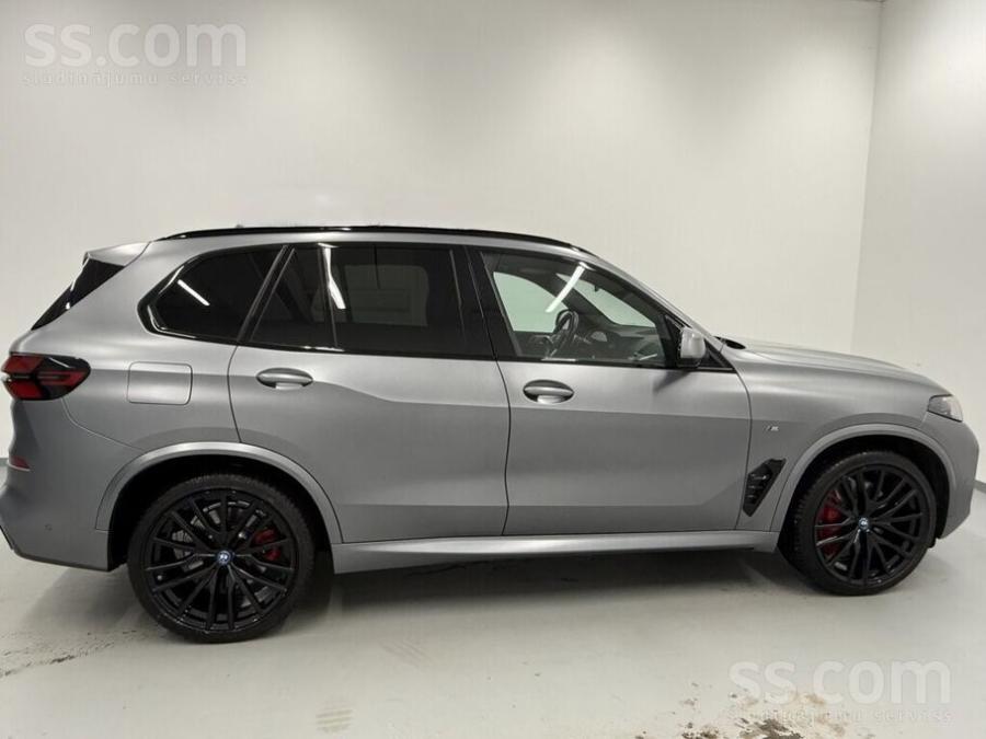 Grey BMW X5 2024 in Riga, with an engine capacity of 3.00 L and mileage of 86 thousand km for 87700 €, photo 3 on AUTOMOTO.COM.LV