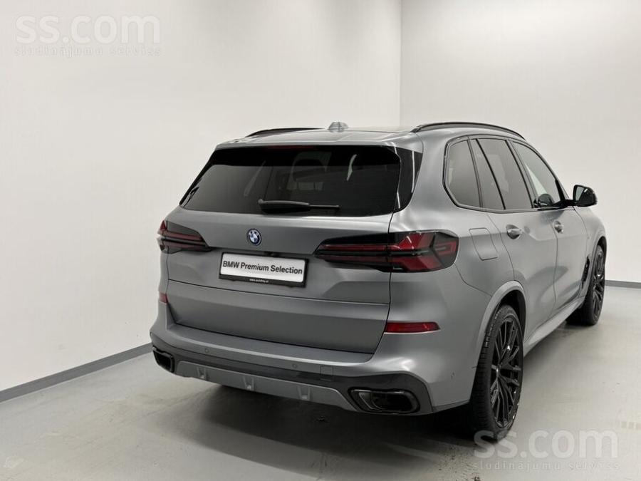 Grey BMW X5 2024 in Riga, with an engine capacity of 3.00 L and mileage of 86 thousand km for 87700 €, photo 4 on AUTOMOTO.COM.LV