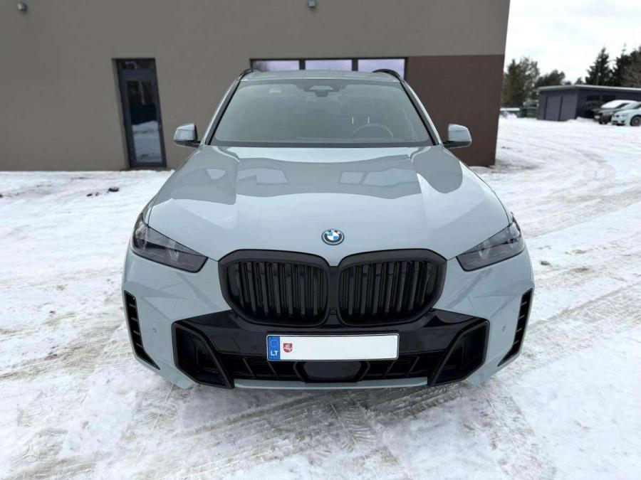 Pelēks BMW X5 2024 Kauņa, ar dzinēja tilpumu 3.00 L un nobraukumu 35 tūkst. km par 84200 €, foto 1 vietnē AUTOMOTO.COM.LV