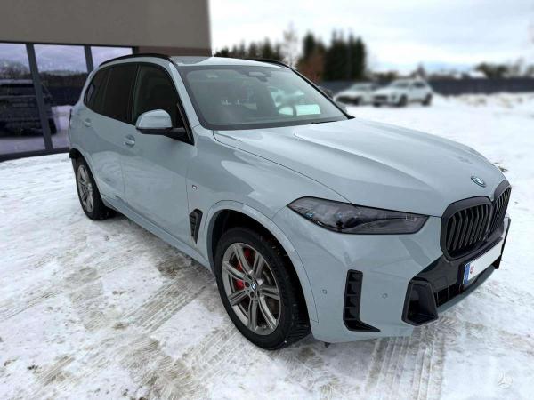 Grey BMW X5 2024 in Kaunas, with an engine capacity of 3.00 L and mileage of 35 thousand km for 84200 €, photo 2 on AUTOMOTO.COM.LV